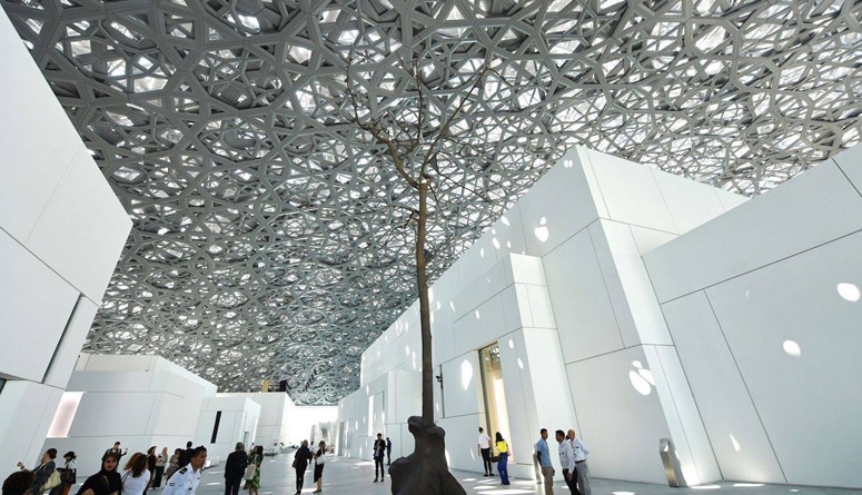 Louvre Abu Dhabi reportedly replaces map missing Qatar | Annahar