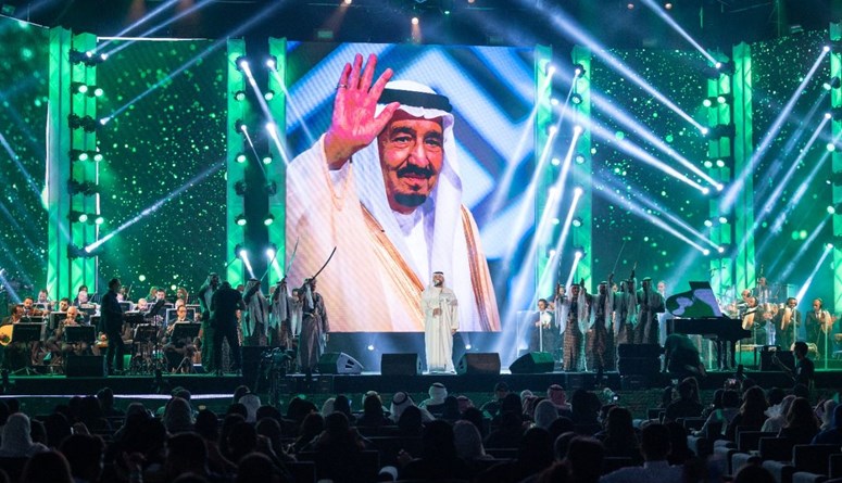 حسين الجسمي مع جمهور جدّة بمناسبة اليوم الوطني السعودي 91: 'هي لنا دار ...